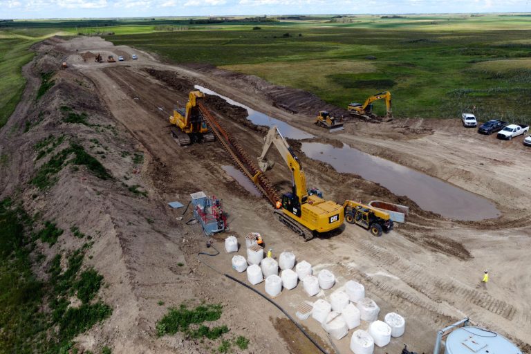 Hydraulic Barrier Walls – DeWind One Pass Trenching