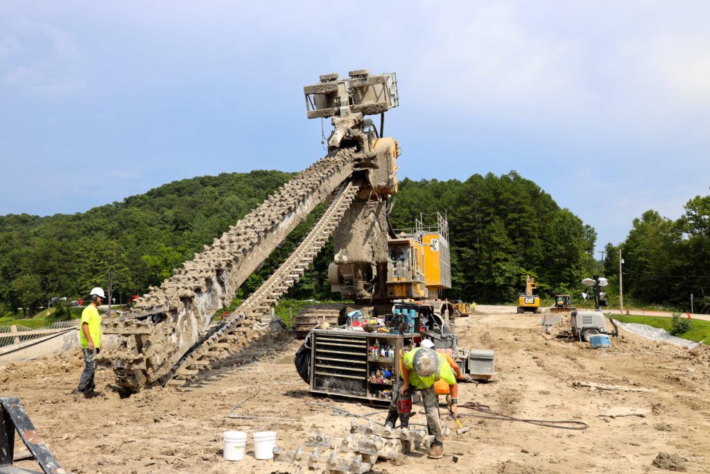 Hydraulic Barrier Walls – DeWind One Pass Trenching